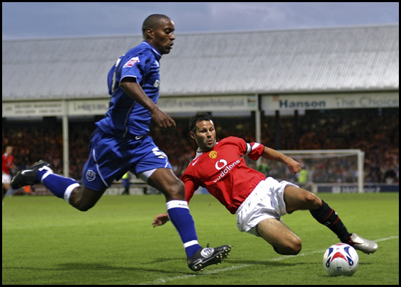 Editorial Photographers UK - On the ball - Terry Harris, 2005